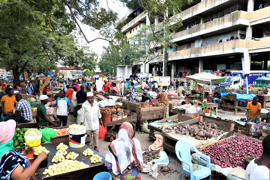 Rais Samia atoa milioni 100 soko la machinga Complex - RADIO 5 FM